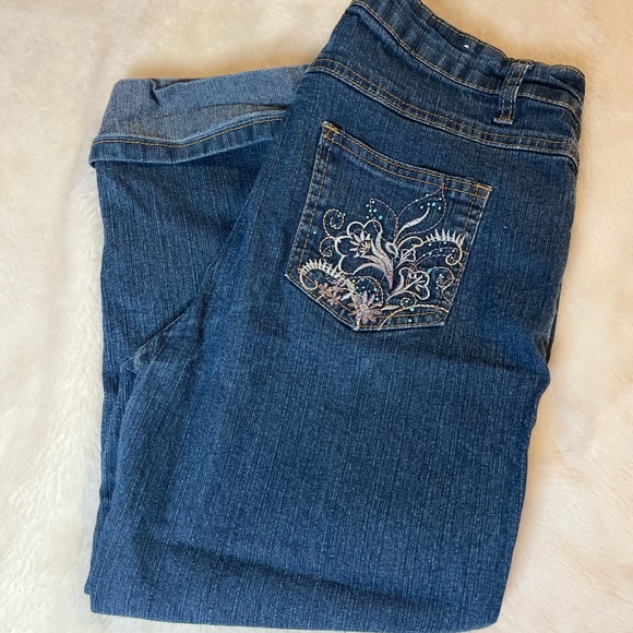 Jeanbay | Jeans | Jeanbay Capri Jeans With Embroidered Pocket Flower ...